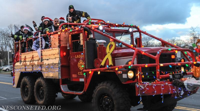 NESCONSET FIRE DEPARTMENT 2015 PARADE OF LIGHTS - Nesconset Fire Department
